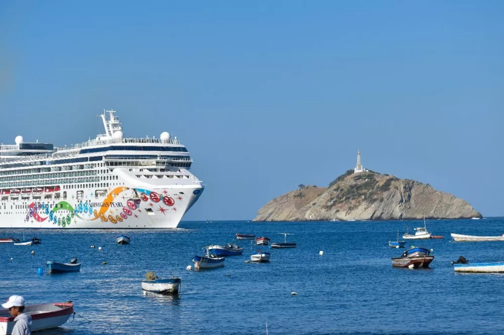 Arribó crucero con 350 turistas que disfrutarán de la Batalla de Flores ...